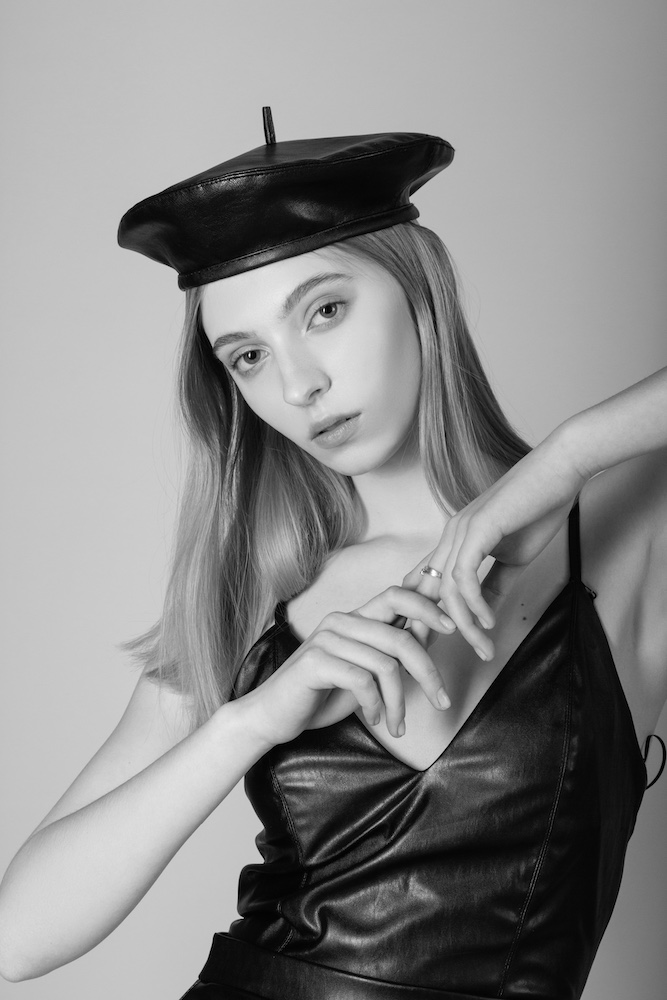 Albina B - 株式会社Alpha Management